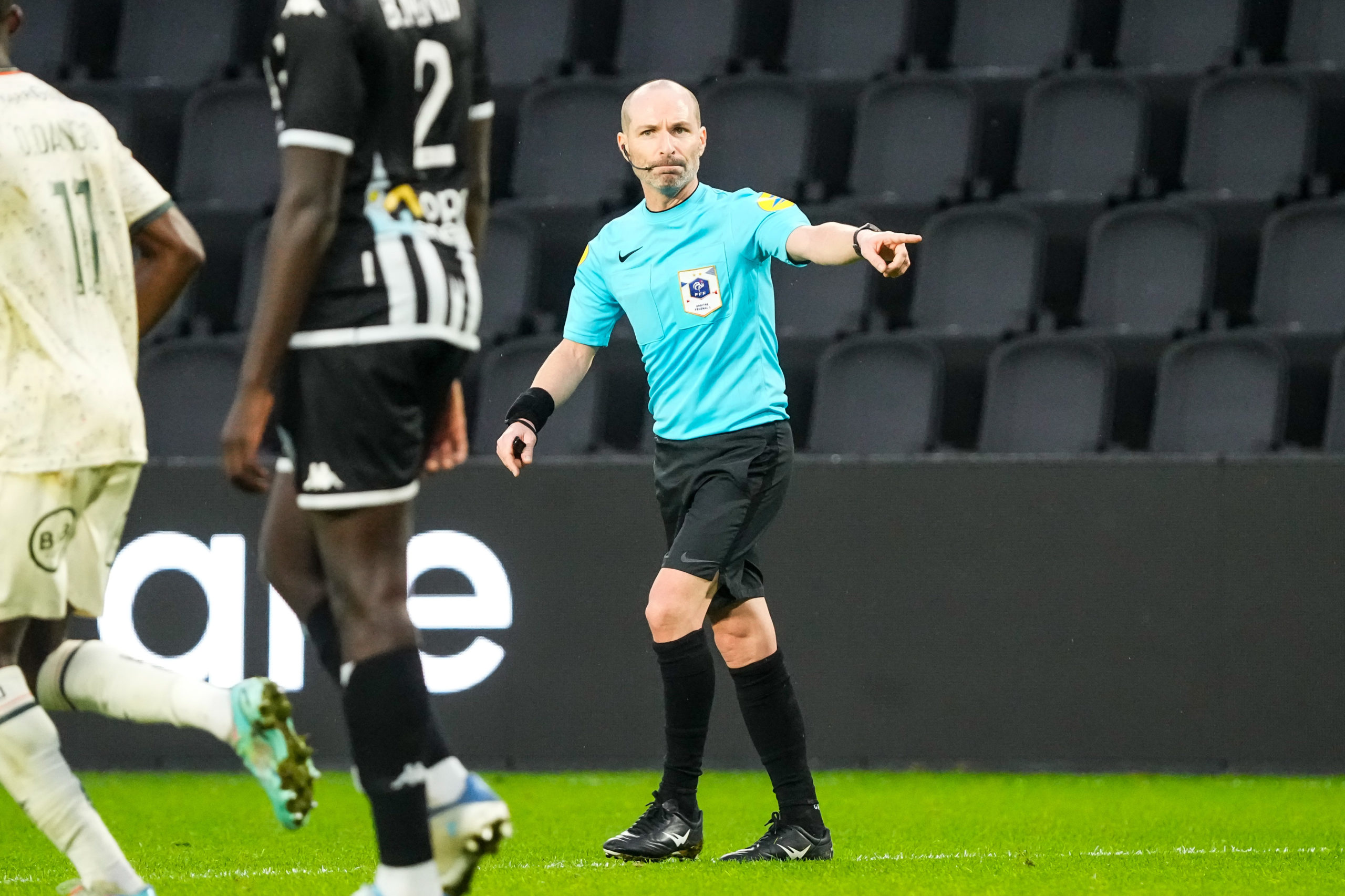 Monsieur Batta au sifflet pour arbitrer la J25 - Angers SCO